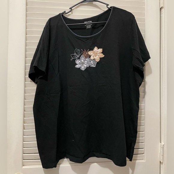 White Stag | Tops | Euc White Stags Short Sleeve Black Womens Tee | Poshmark